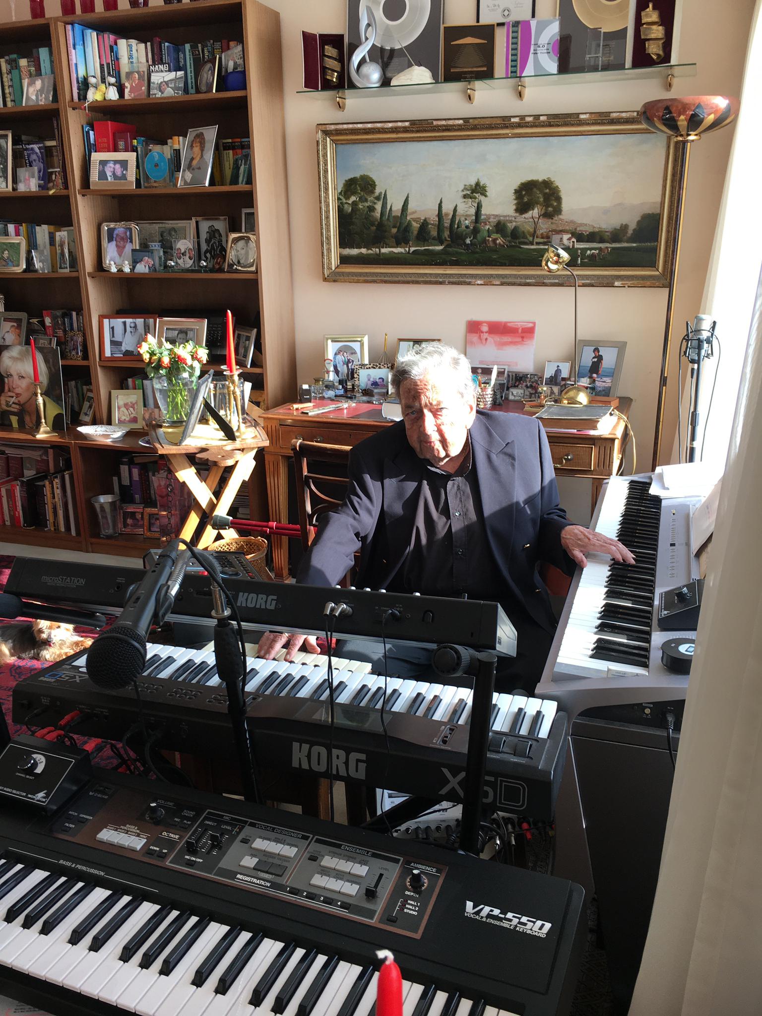 Peter Thomas singing - Peter Thomas - Komponist, Dirigent, Arrangeur